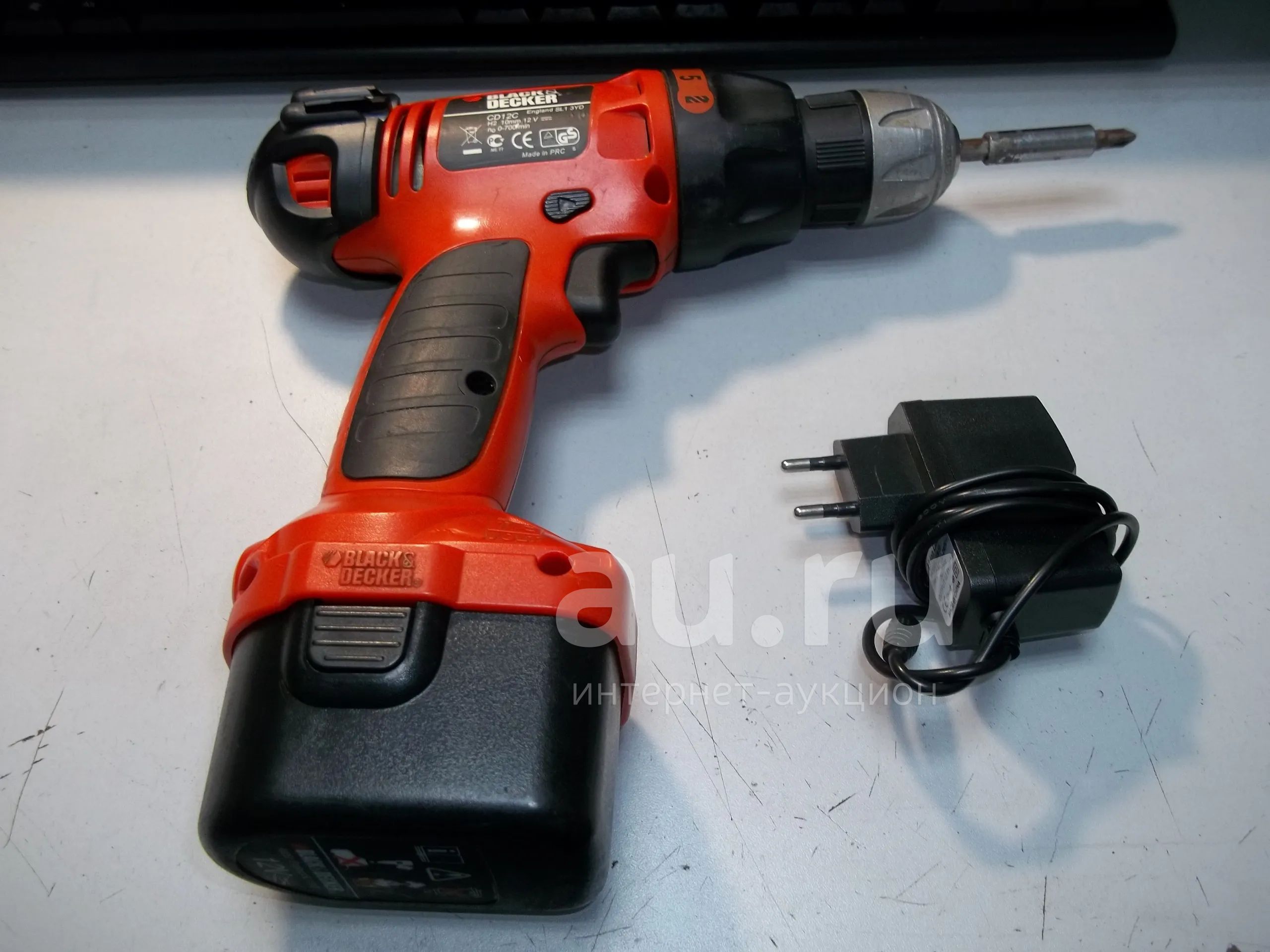 Шуруповёрт 12V на Li-ion с зарядным — купить в Красноярске. Состояние ...