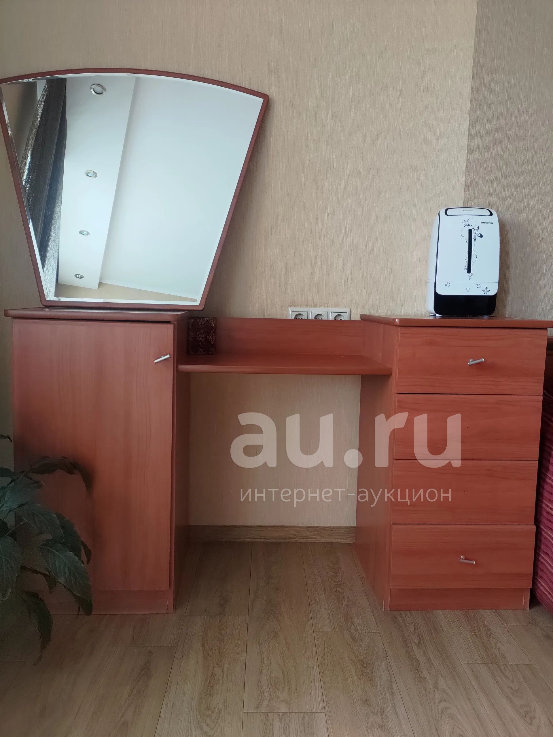 Туалетный столик — купить в Красноярске. Состояние: Б/у. Туалетные ...