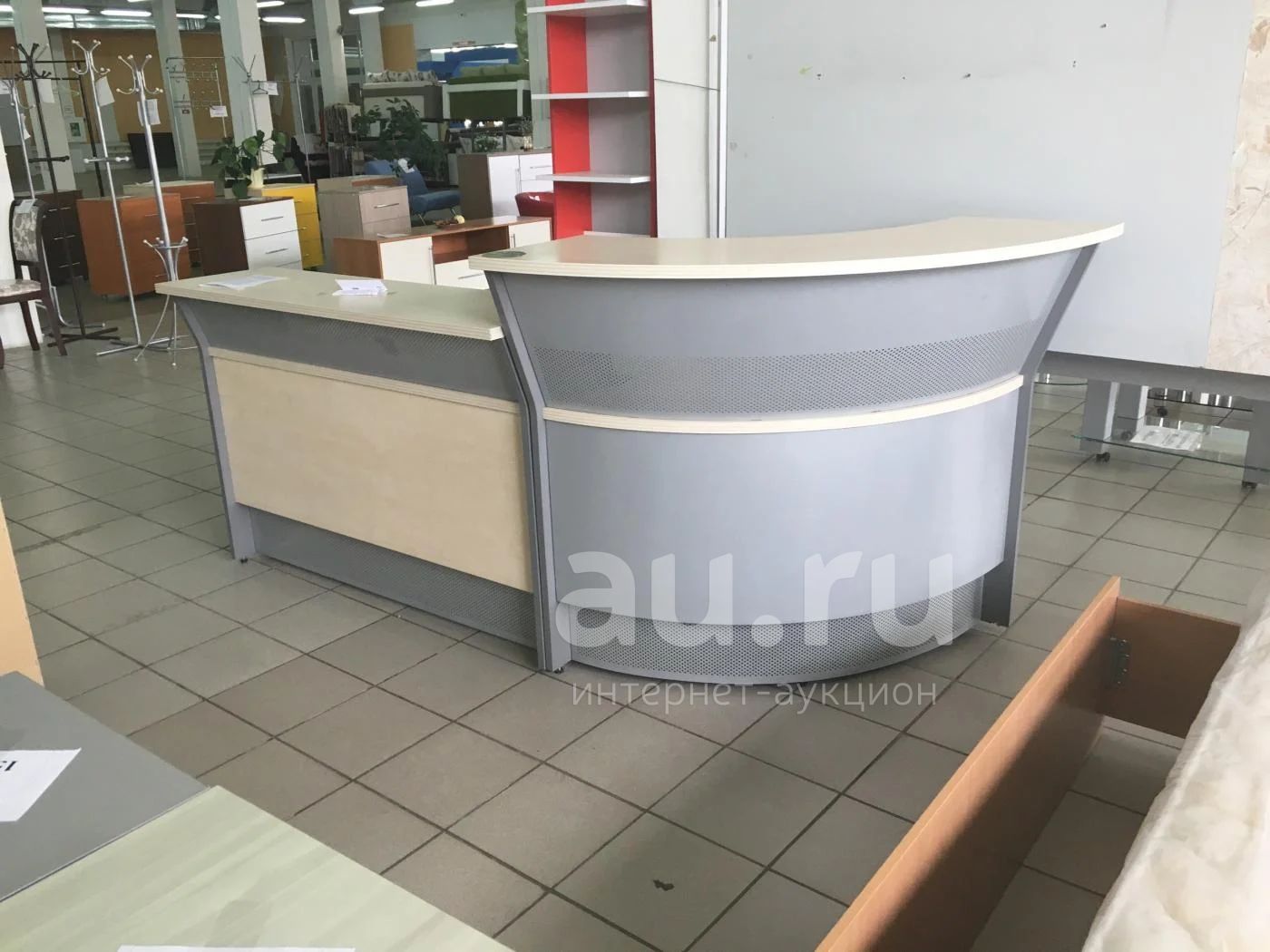 Стойка для администратора — купить в Красноярске. Состояние: Б/у ...
