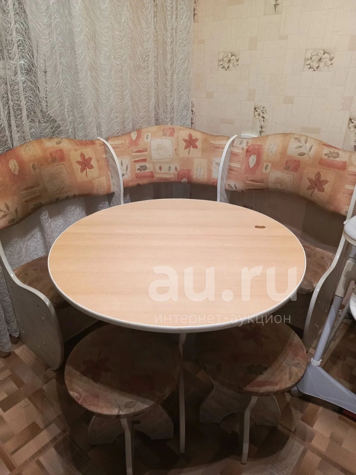 Кухонный уголок — купить в Красноярске. Состояние: Б/у. Столы, стулья ...