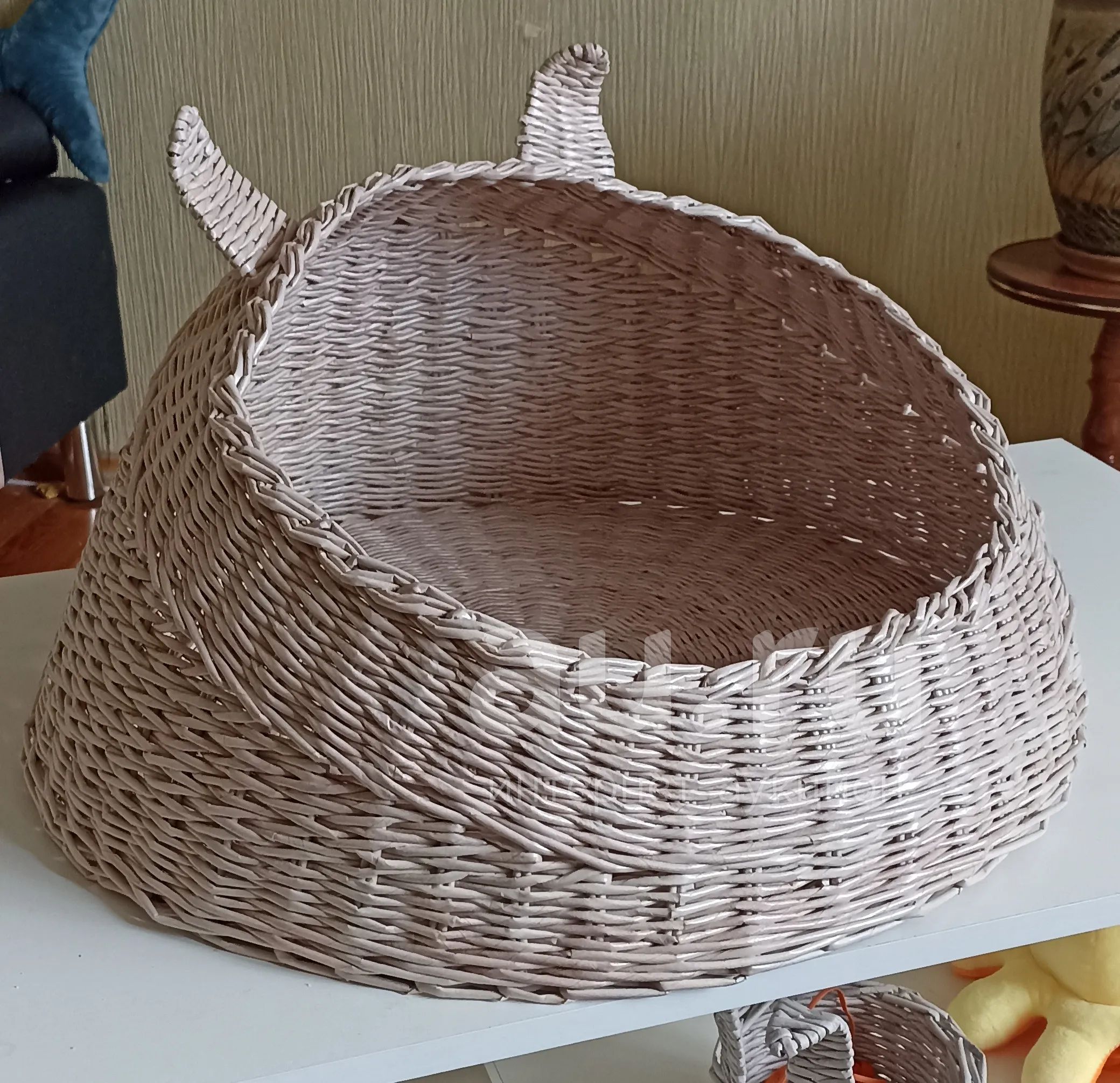 Домик (лежанка) для кошки (собаки) — купить в Красноярске. Состояние ...