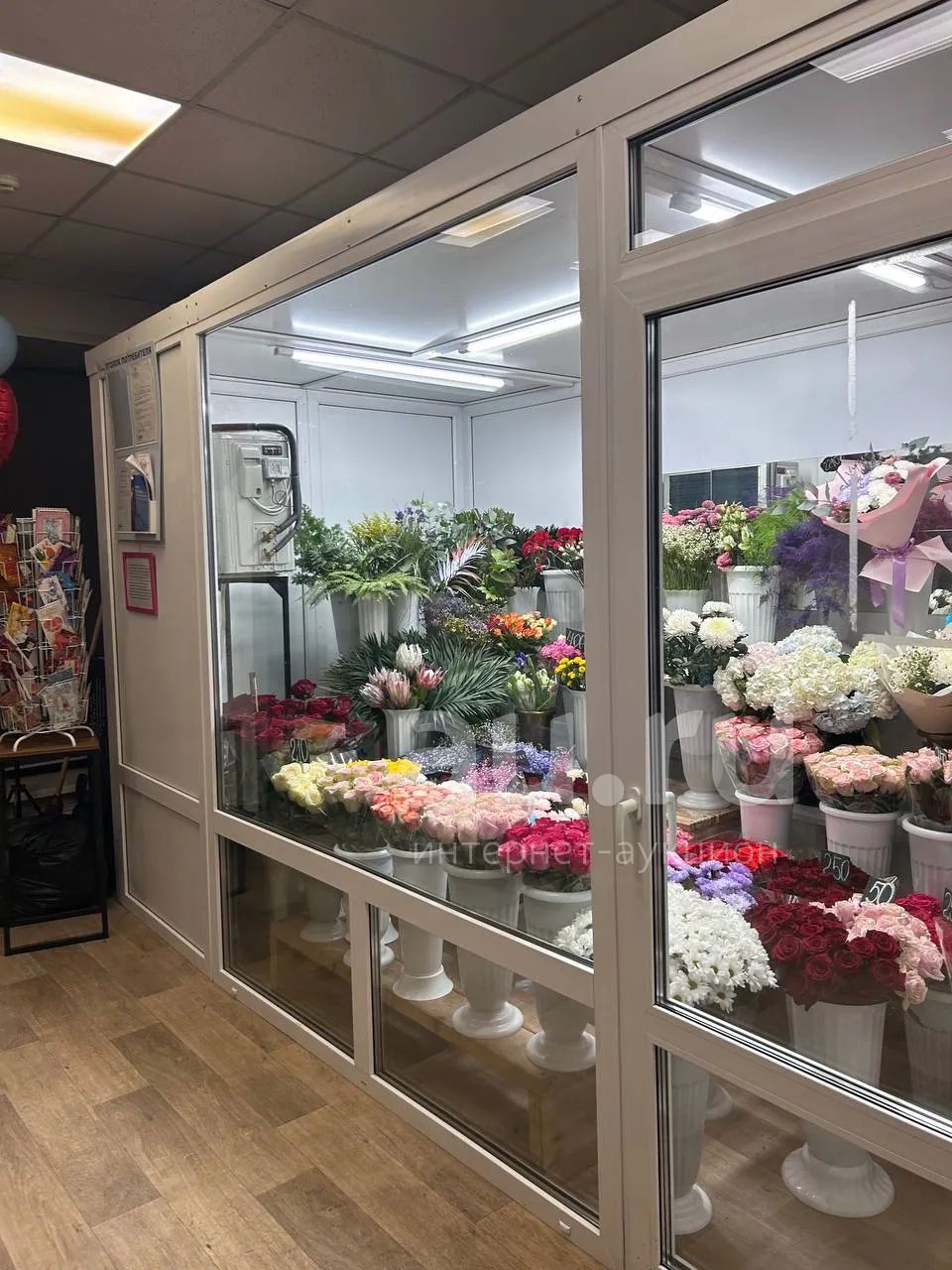 Холодильная витрина для цветов — купить в Красноярске. Состояние: Б/у ...