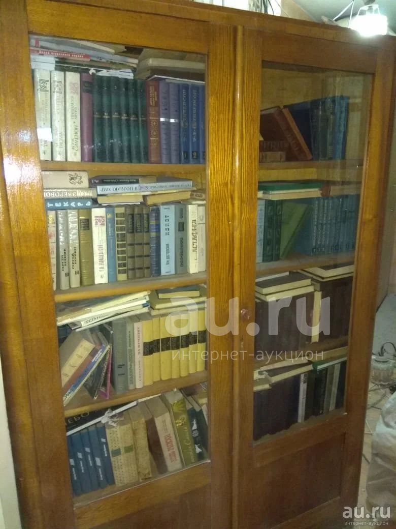 Старинный книжный шкаф — купить в Красноярске. Состояние: Б/у. Стеллажи ...