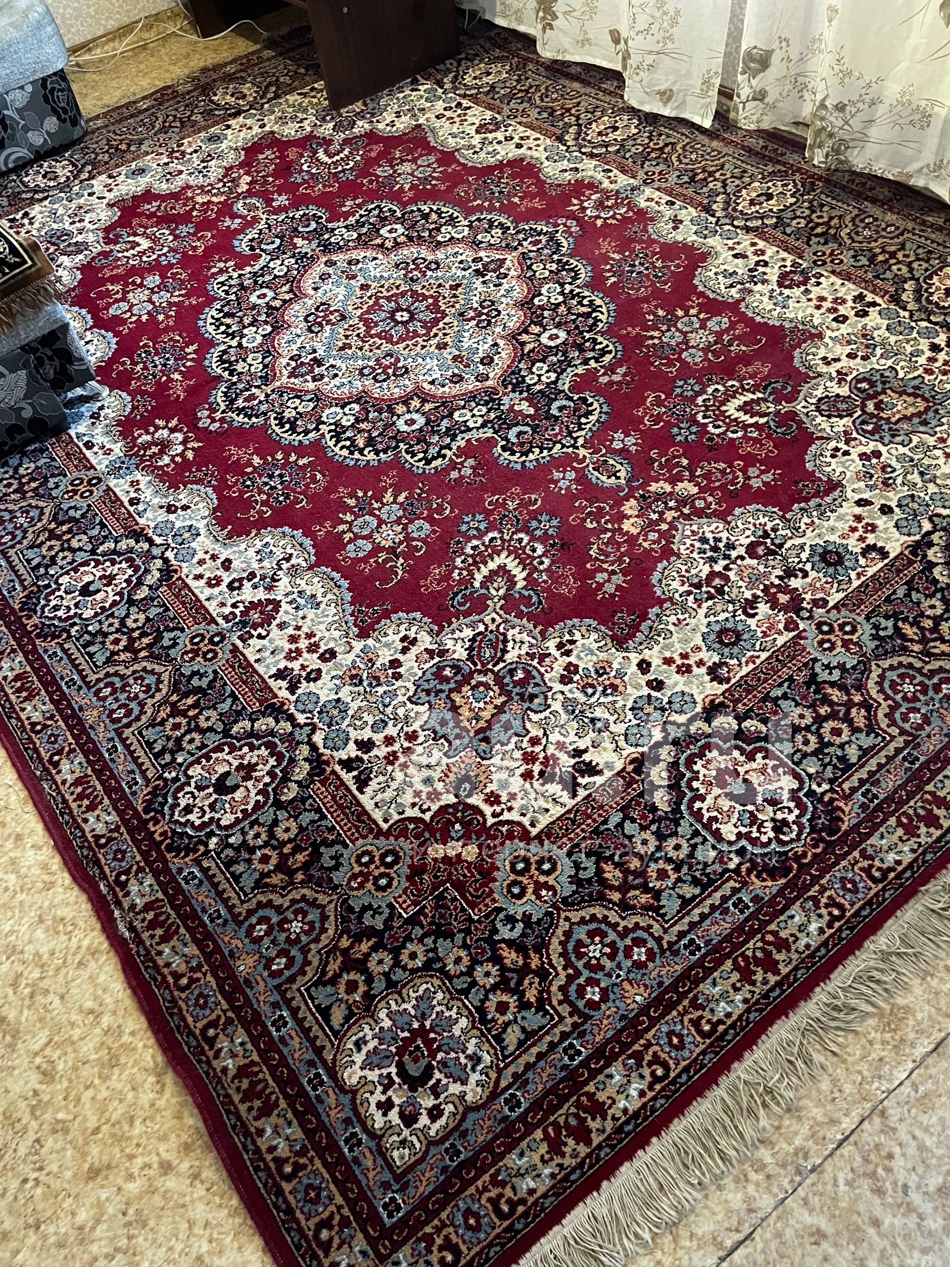 Ковёр 250-340 б/у — купить в Красноярске. Состояние: Б/у. Ковры на ...